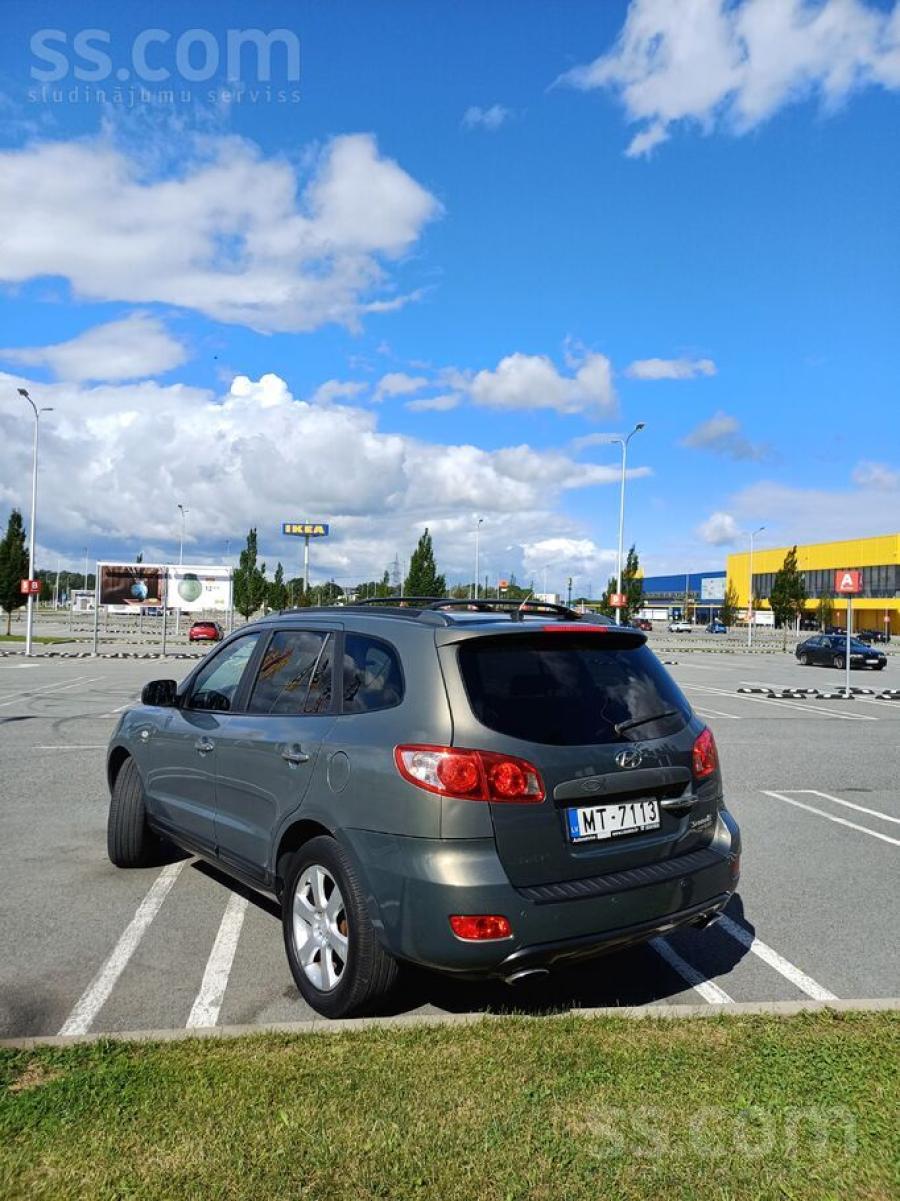 Zaļš Hyundai Santa Fe 2008 Rīga, ar dzinēja tilpumu 2.20 L un nobraukumu 329 tūkst. km par 3600 €, foto 4 vietnē AUTOMOTO.COM.LV
