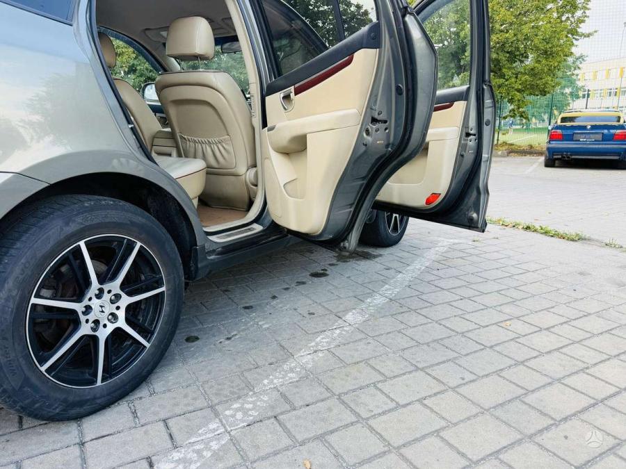 Zaļš Hyundai Santa Fe 2008 Viļņa, ar dzinēja tilpumu 2.19 L un nobraukumu 300 tūkst. km par 2500 €, foto 4 vietnē AUTOMOTO.COM.LV