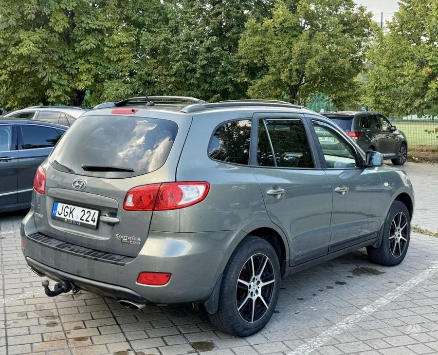 Zaļš Hyundai Santa Fe 2008 Viļņa, ar dzinēja tilpumu 2.19 L un nobraukumu 300 tūkst. km par 2500 €, foto 6 vietnē AUTOMOTO.COM.LV