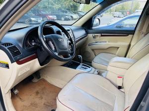 Zaļš Hyundai Santa Fe 2008 Viļņa, ar dzinēja tilpumu 2.19 L un nobraukumu 300 tūkst. km par 2500 €, foto 9 vietnē AUTOMOTO.COM.LV
