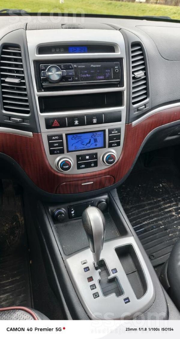 Zaļš Hyundai Santa Fe 2009 Rīga, ar dzinēja tilpumu 2.20 L un nobraukumu 311 tūkst. km par 4200 €, foto 8 vietnē AUTOMOTO.COM.LV