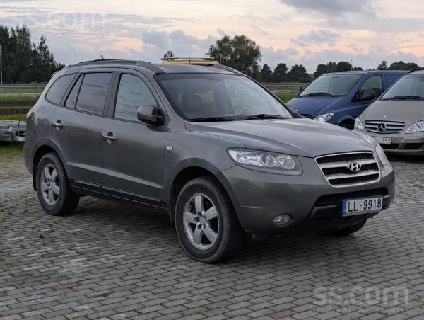 Хендай Санта Фе 2010 в Лиепая на AUTOMOTO.COM.LV Зеленый Хендай Санта Фе 2010 в Лиепая, объемом двигателя 2.20 л и пробегом 218 тыс. км за 3900 €, фото 3 на AUTOMOTO.COM.LV