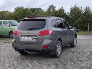 Green Hyundai Santa Fe 2010 in Liepaja, with an engine capacity of 2.20 L and mileage of 218 thousand km for 3900 €, photo 4 on AUTOMOTO.COM.LV