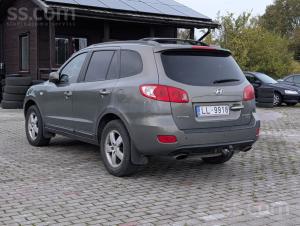Green Hyundai Santa Fe 2010 in Liepaja, with an engine capacity of 2.20 L and mileage of 218 thousand km for 3900 €, photo 5 on AUTOMOTO.COM.LV