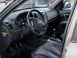 Green Hyundai Santa Fe 2010 in Liepaja, with an engine capacity of 2.20 L and mileage of 218 thousand km for 3900 €, photo 6 on AUTOMOTO.COM.LV