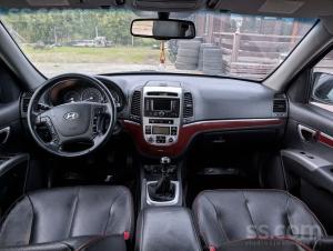Green Hyundai Santa Fe 2010 in Liepaja, with an engine capacity of 2.20 L and mileage of 218 thousand km for 3900 €, photo 9 on AUTOMOTO.COM.LV
