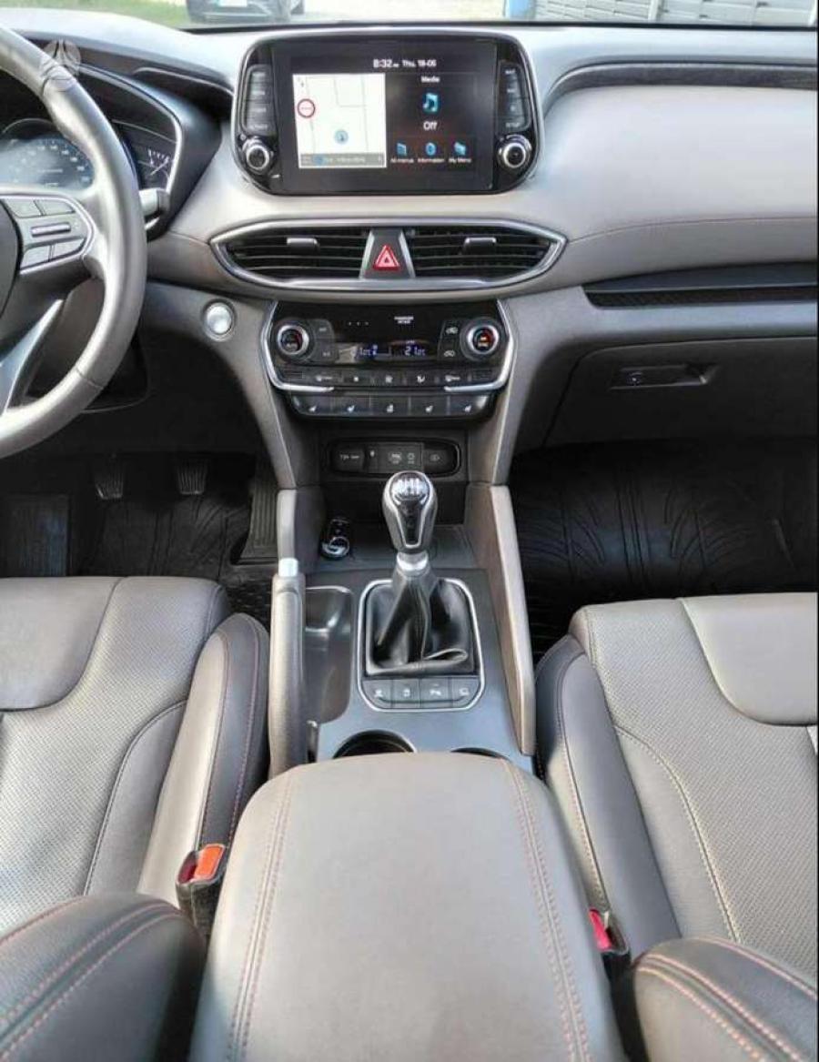 Green Hyundai Santa Fe 2020 in Vilkaviskis, with an engine capacity of 2.20 L and mileage of 290 thousand km for 15600 €, photo 29 on AUTOMOTO.COM.LV