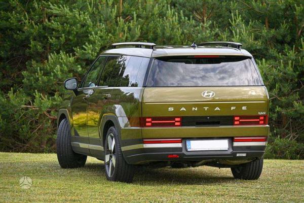 Green Hyundai Santa Fe 2024 in Vilnius, with an engine capacity of 1.60 L and mileage of 46 thousand km for 49900 €, photo 4 on AUTOMOTO.COM.LV
