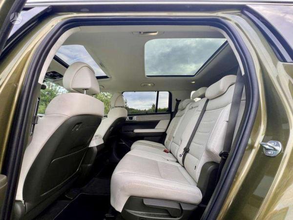 Green Hyundai Santa Fe 2024 in Vilnius, with an engine capacity of 1.60 L and mileage of 46 thousand km for 49900 €, photo 8 on AUTOMOTO.COM.LV