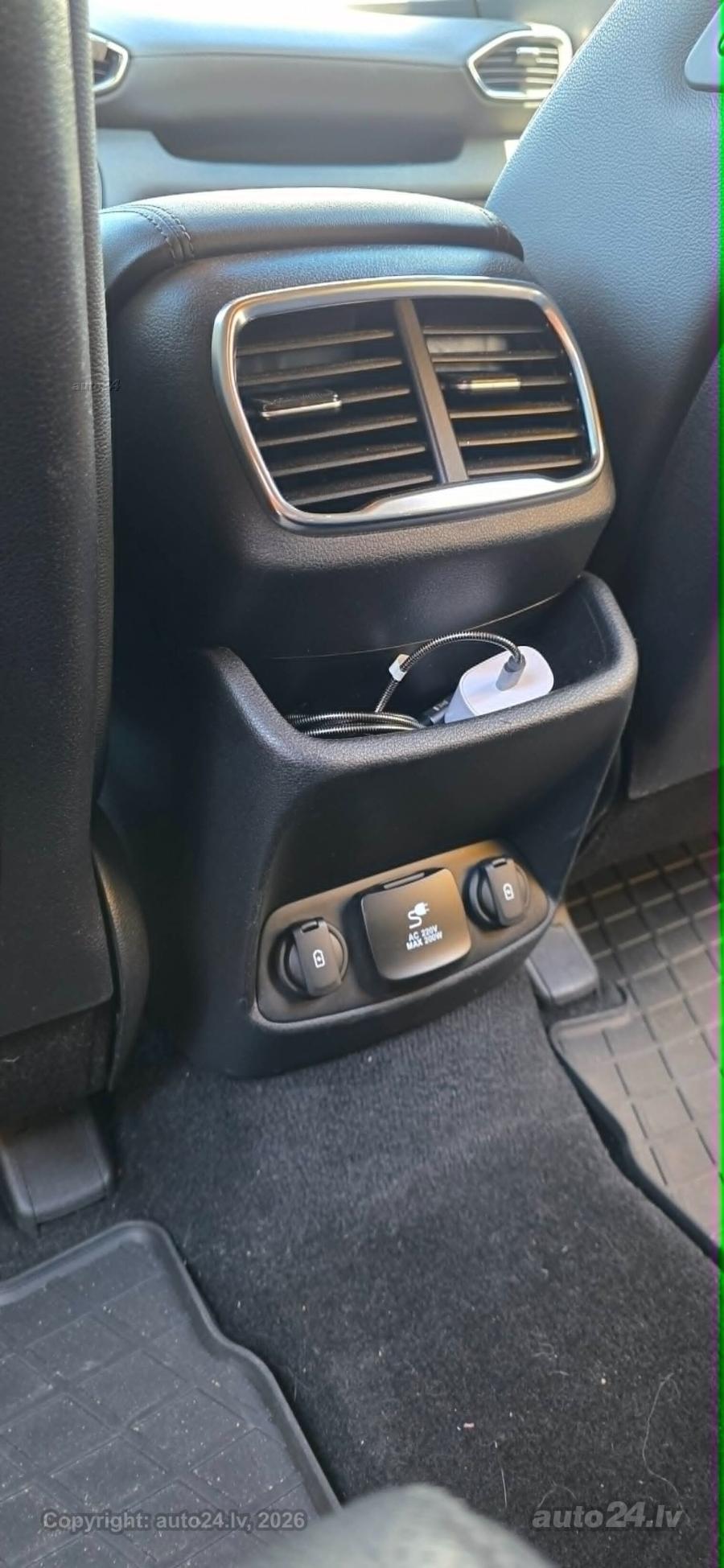 Green Hyundai Santa Fe 2020 in Tallinn, with an engine capacity of 2.20 L and mileage of 155 thousand km for 30789 €, photo 6 on AUTOMOTO.COM.LV