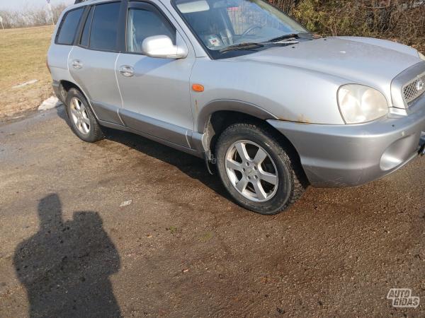 Pelēks Hyundai Santa Fe 2001 Panevēža, ar dzinēja tilpumu 2.70 L un nobraukumu 225 tūkst. km par 1050 €, foto 1 vietnē AUTOMOTO.COM.LV