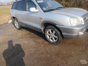 Pelēks Hyundai Santa Fe 2001 Panevēža, ar dzinēja tilpumu 2.70 L un nobraukumu 225 tūkst. km par 1050 €, foto  vietnē AUTOMOTO.COM.LV