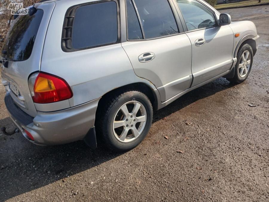 Pelēks Hyundai Santa Fe 2001 Panevēža, ar dzinēja tilpumu 2.70 L un nobraukumu 225 tūkst. km par 1050 €, foto 5 vietnē AUTOMOTO.COM.LV