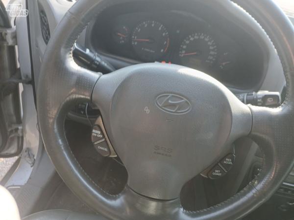 Pelēks Hyundai Santa Fe 2001 Panevēža, ar dzinēja tilpumu 2.70 L un nobraukumu 225 tūkst. km par 850 €, foto 9 vietnē AUTOMOTO.COM.LV