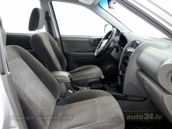 Серый Хендай Санта Фе 2001 в Таллин, объемом двигателя 2.40 л и пробегом 222 тыс. км за 1299 €, фото 6 на AUTOMOTO.COM.LV