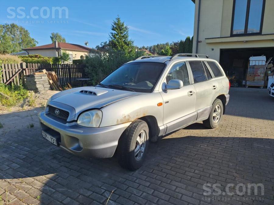 Pelēks Hyundai Santa Fe 2002 Rīga, ar dzinēja tilpumu 2.00 L un nobraukumu 314 tūkst. km par 700 €, foto 1 vietnē AUTOMOTO.COM.LV