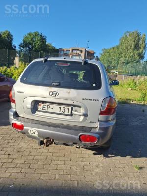 Pelēks Hyundai Santa Fe 2002 Rīga, ar dzinēja tilpumu 2.00 L un nobraukumu 314 tūkst. km par 700 €, foto 3 vietnē AUTOMOTO.COM.LV