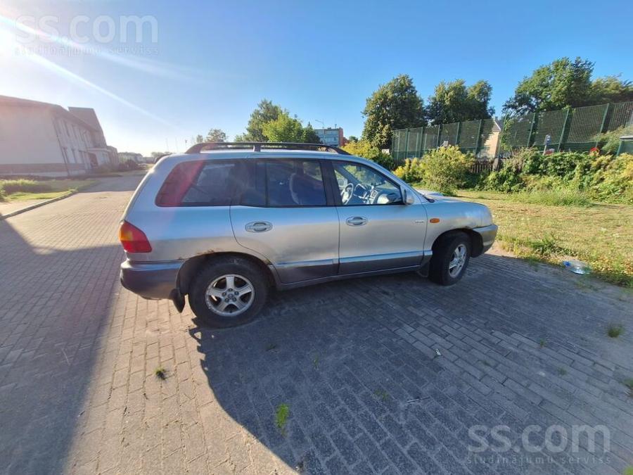 Pelēks Hyundai Santa Fe 2002 Rīga, ar dzinēja tilpumu 2.00 L un nobraukumu 314 tūkst. km par 700 €, foto 4 vietnē AUTOMOTO.COM.LV