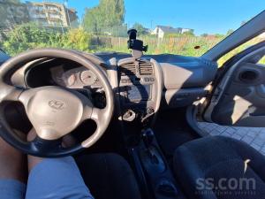 Pelēks Hyundai Santa Fe 2002 Rīga, ar dzinēja tilpumu 2.00 L un nobraukumu 314 tūkst. km par 700 €, foto 5 vietnē AUTOMOTO.COM.LV
