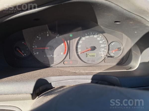 Grey Hyundai Santa Fe 2002 in Riga, with an engine capacity of 2.00 L and mileage of 314 thousand km for 700 €, photo 5 on AUTOMOTO.COM.LV