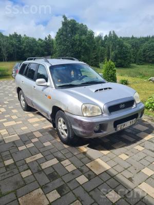 Grey Hyundai Santa Fe 2002 in Aluksne, with an engine capacity of 2.00 L and mileage of 301 thousand km for 1000 €, photo  on AUTOMOTO.COM.LV