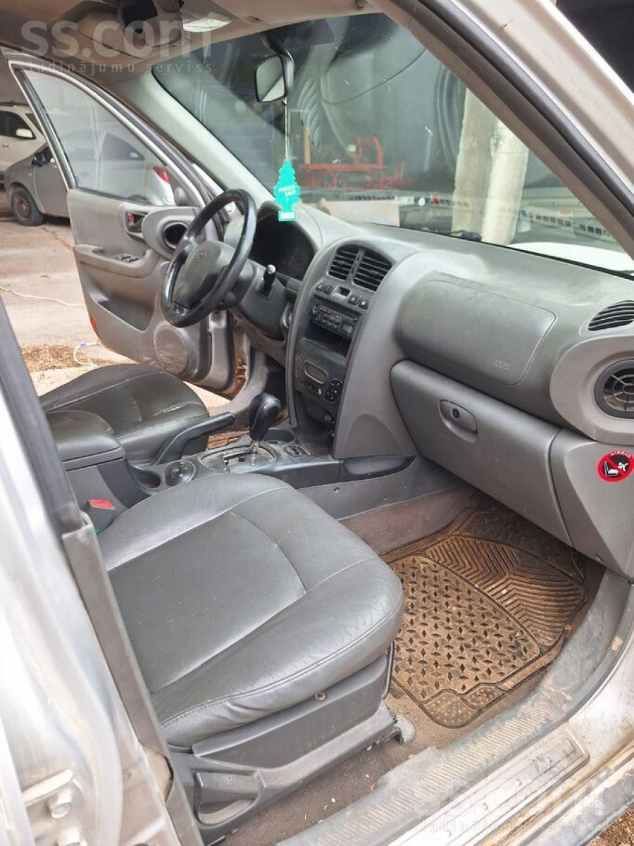 Pelēks Hyundai Santa Fe 2002 Ogre, ar dzinēja tilpumu 2.00 L un nobraukumu 300 tūkst. km par 850 €, foto 5 vietnē AUTOMOTO.COM.LV