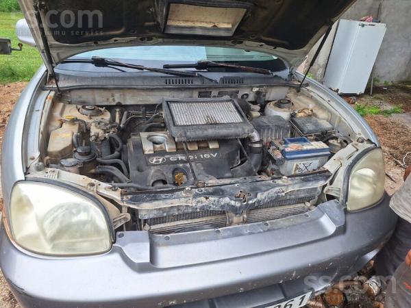 Pelēks Hyundai Santa Fe 2002 Ogre, ar dzinēja tilpumu 2.00 L un nobraukumu 300 tūkst. km par 850 €, foto 3 vietnē AUTOMOTO.COM.LV