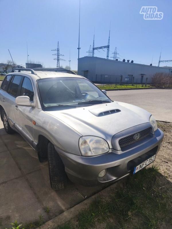 Grey Hyundai Santa Fe 2003 in Kaunas, with an engine capacity of 2.00 L and mileage of 235 thousand km for 750 €, photo 2 on AUTOMOTO.COM.LV