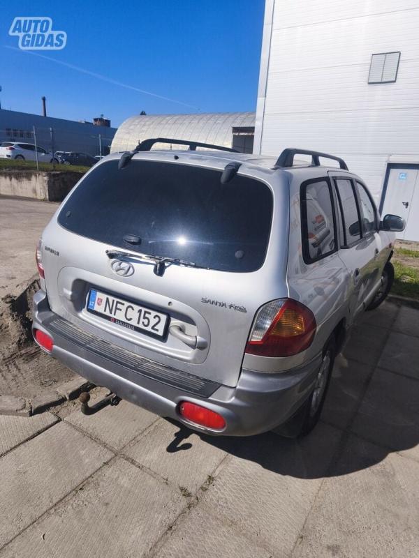 Grey Hyundai Santa Fe 2003 in Kaunas, with an engine capacity of 2.00 L and mileage of 235 thousand km for 750 €, photo 4 on AUTOMOTO.COM.LV