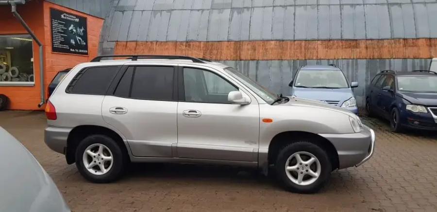 Pelēks Hyundai Santa Fe 2003 Valmiera, ar dzinēja tilpumu 2.40 L un nobraukumu 224 tūkst. km par 2400 €, foto 3 vietnē AUTOMOTO.COM.LV