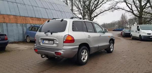 Pelēks Hyundai Santa Fe 2003 Valmiera, ar dzinēja tilpumu 2.40 L un nobraukumu 224 tūkst. km par 2400 €, foto 3 vietnē AUTOMOTO.COM.LV