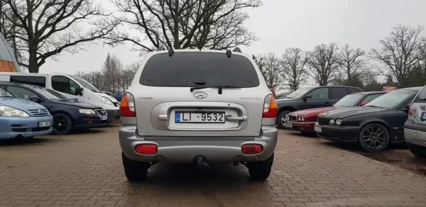 Pelēks Hyundai Santa Fe 2003 Valmiera, ar dzinēja tilpumu 2.40 L un nobraukumu 224 tūkst. km par 2400 €, foto 4 vietnē AUTOMOTO.COM.LV