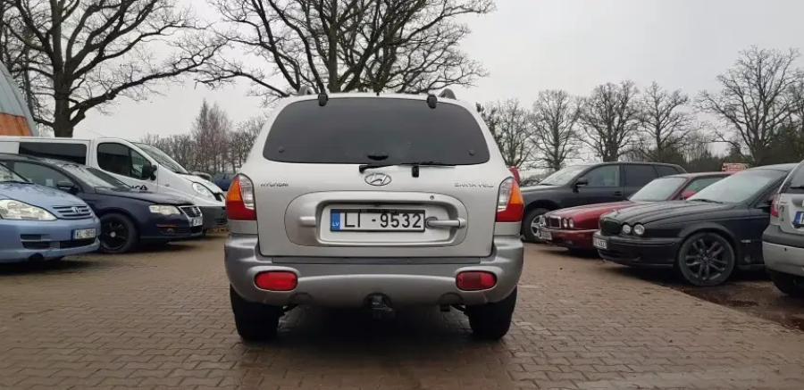 Pelēks Hyundai Santa Fe 2003 Valmiera, ar dzinēja tilpumu 2.40 L un nobraukumu 224 tūkst. km par 2400 €, foto 5 vietnē AUTOMOTO.COM.LV