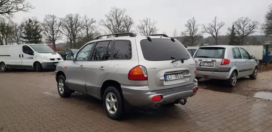 Pelēks Hyundai Santa Fe 2003 Valmiera, ar dzinēja tilpumu 2.40 L un nobraukumu 224 tūkst. km par 2400 €, foto 6 vietnē AUTOMOTO.COM.LV
