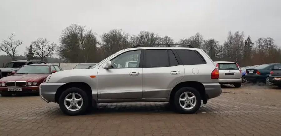 Pelēks Hyundai Santa Fe 2003 Valmiera, ar dzinēja tilpumu 2.40 L un nobraukumu 224 tūkst. km par 2400 €, foto 7 vietnē AUTOMOTO.COM.LV