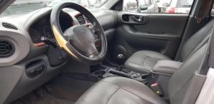 Pelēks Hyundai Santa Fe 2003 Valmiera, ar dzinēja tilpumu 2.40 L un nobraukumu 224 tūkst. km par 2400 €, foto 10 vietnē AUTOMOTO.COM.LV
