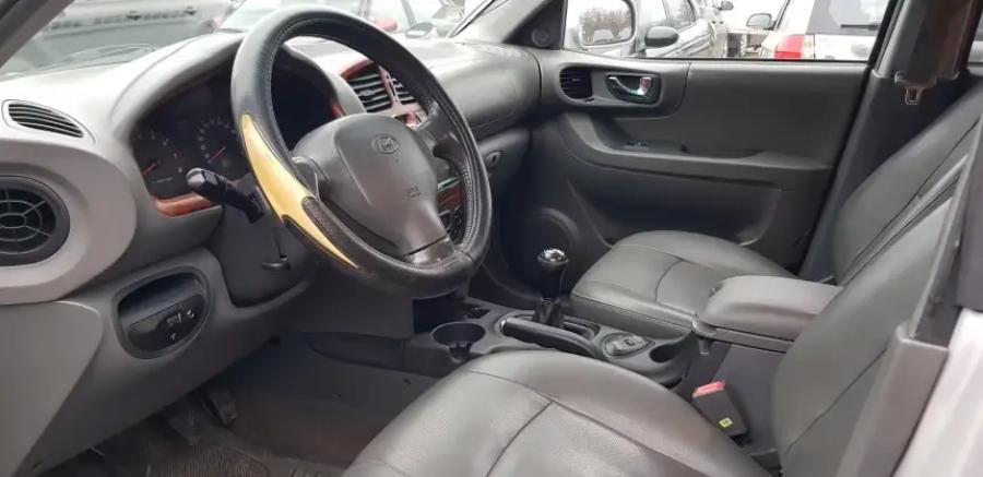 Pelēks Hyundai Santa Fe 2003 Valmiera, ar dzinēja tilpumu 2.40 L un nobraukumu 224 tūkst. km par 2400 €, foto 10 vietnē AUTOMOTO.COM.LV