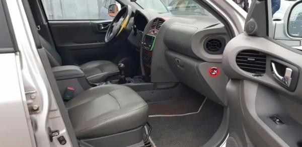 Pelēks Hyundai Santa Fe 2003 Valmiera, ar dzinēja tilpumu 2.40 L un nobraukumu 224 tūkst. km par 2400 €, foto 10 vietnē AUTOMOTO.COM.LV