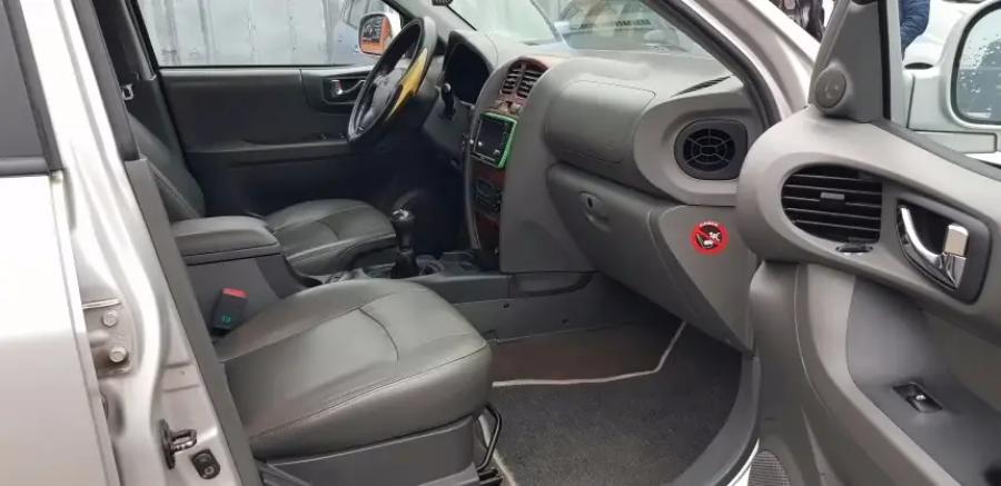 Pelēks Hyundai Santa Fe 2003 Valmiera, ar dzinēja tilpumu 2.40 L un nobraukumu 224 tūkst. km par 2400 €, foto 11 vietnē AUTOMOTO.COM.LV