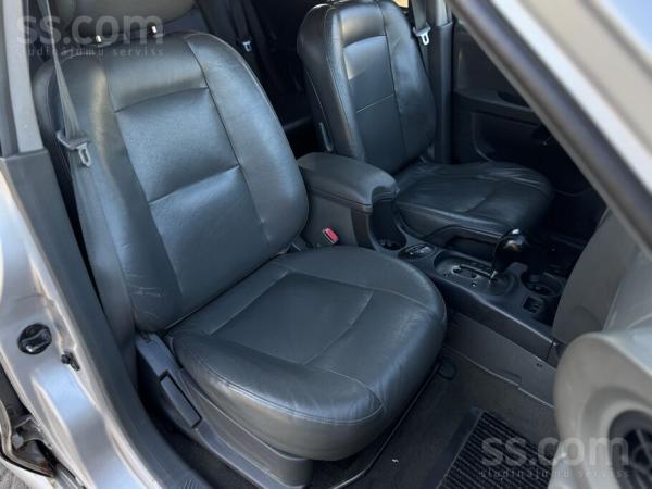 Hyundai Santa Fe 2003 Jūrmala vietnē Pelēks Hyundai Santa Fe 2003 Jūrmala, ar dzinēja tilpumu 2.00 L un nobraukumu 0 tūkst. km par 690 €, foto 7 vietnē AUTOMOTO.COM.LV