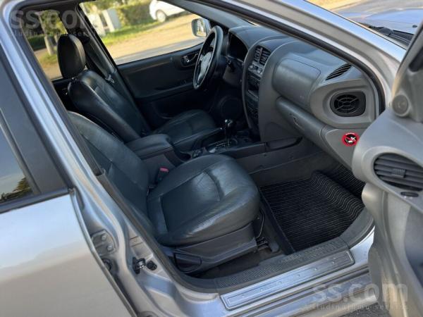 Hyundai Santa Fe 2003 Jūrmala vietnē Pelēks Hyundai Santa Fe 2003 Jūrmala, ar dzinēja tilpumu 2.00 L un nobraukumu 0 tūkst. km par 690 €, foto 9 vietnē AUTOMOTO.COM.LV
