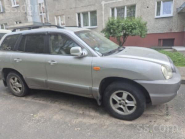 Pelēks Hyundai Santa Fe 2004 Rīga, ar dzinēja tilpumu 2.00 L un nobraukumu 0 tūkst. km par 1350 €, foto 2 vietnē AUTOMOTO.COM.LV