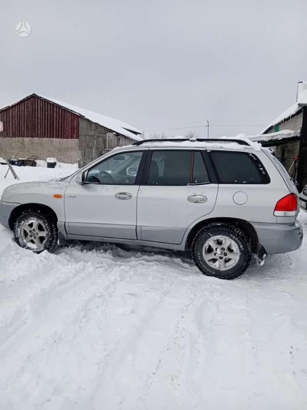 Grey Hyundai Santa Fe 2004 in Gargzdai, with an engine capacity of 1.99 L and mileage of 250 thousand km for 1100 €, photo 1 on AUTOMOTO.COM.LV