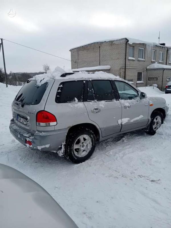Grey Hyundai Santa Fe 2004 in Gargzdai, with an engine capacity of 1.99 L and mileage of 250 thousand km for 1100 €, photo 3 on AUTOMOTO.COM.LV