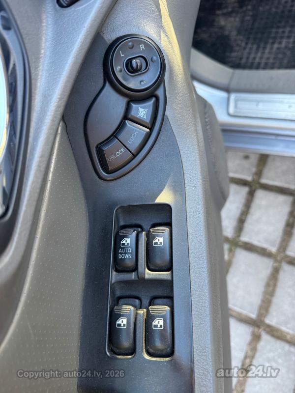 Pelēks Hyundai Santa Fe 2004 Tallina, ar dzinēja tilpumu 2.00 L un nobraukumu 339 tūkst. km par 1998 €, foto 9 vietnē AUTOMOTO.COM.LV