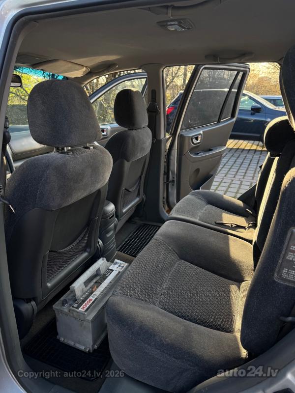 Pelēks Hyundai Santa Fe 2004 Tallina, ar dzinēja tilpumu 2.00 L un nobraukumu 339 tūkst. km par 1998 €, foto 10 vietnē AUTOMOTO.COM.LV