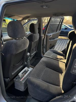 Pelēks Hyundai Santa Fe 2004 Tallina, ar dzinēja tilpumu 2.00 L un nobraukumu 339 tūkst. km par 1998 €, foto 11 vietnē AUTOMOTO.COM.LV