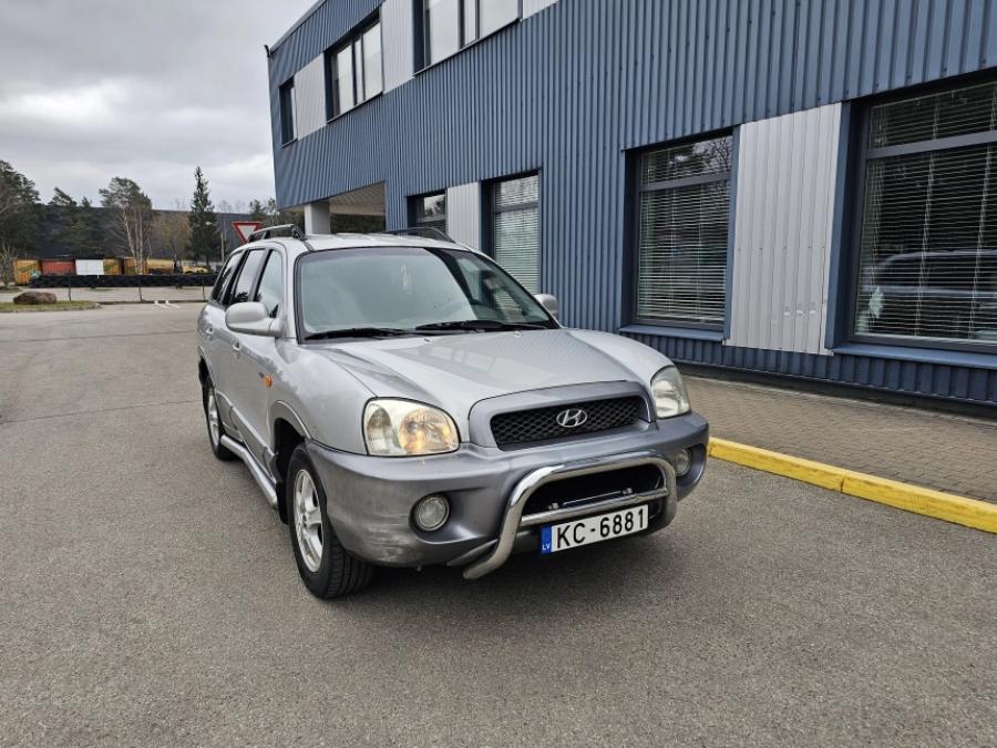 Pelēks Hyundai Santa Fe 2004 Rīga, ar dzinēja tilpumu 2.20 L un nobraukumu 340 tūkst. km par 1990 €, foto 1 vietnē AUTOMOTO.COM.LV