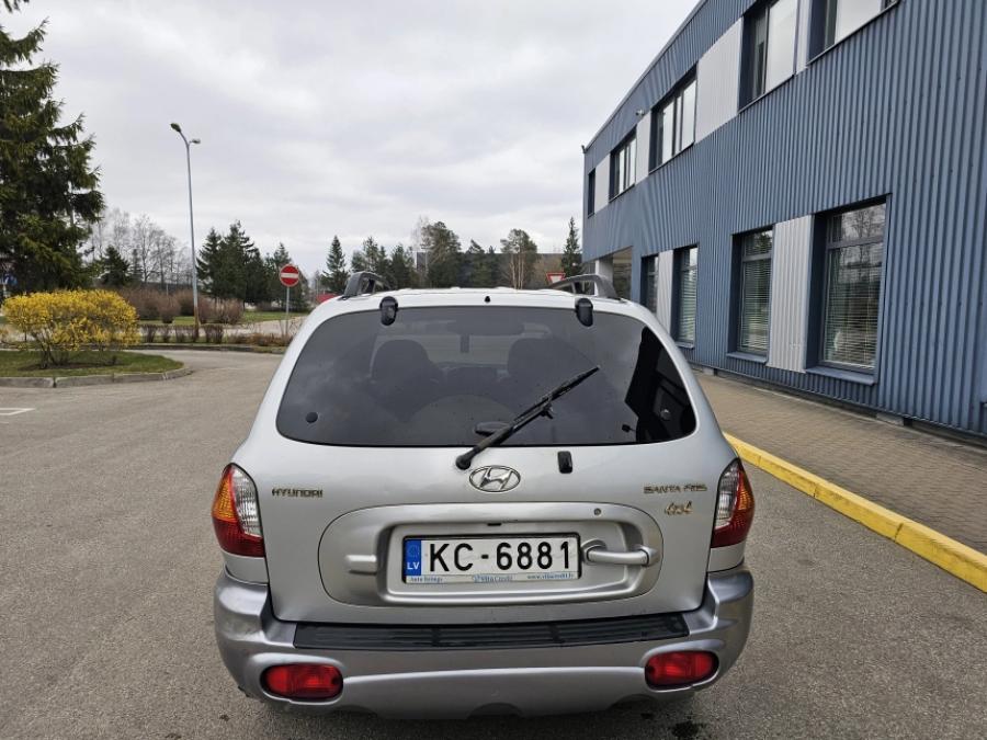 Pelēks Hyundai Santa Fe 2004 Rīga, ar dzinēja tilpumu 2.20 L un nobraukumu 340 tūkst. km par 1990 €, foto 6 vietnē AUTOMOTO.COM.LV