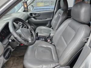 Pelēks Hyundai Santa Fe 2004 Rīga, ar dzinēja tilpumu 2.20 L un nobraukumu 340 tūkst. km par 1990 €, foto 8 vietnē AUTOMOTO.COM.LV